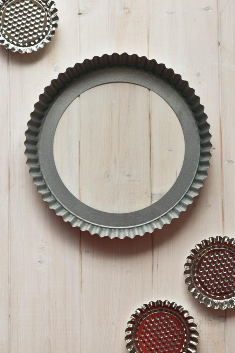 How to Line a Tart Pan with Pastry - Wheel of Baking